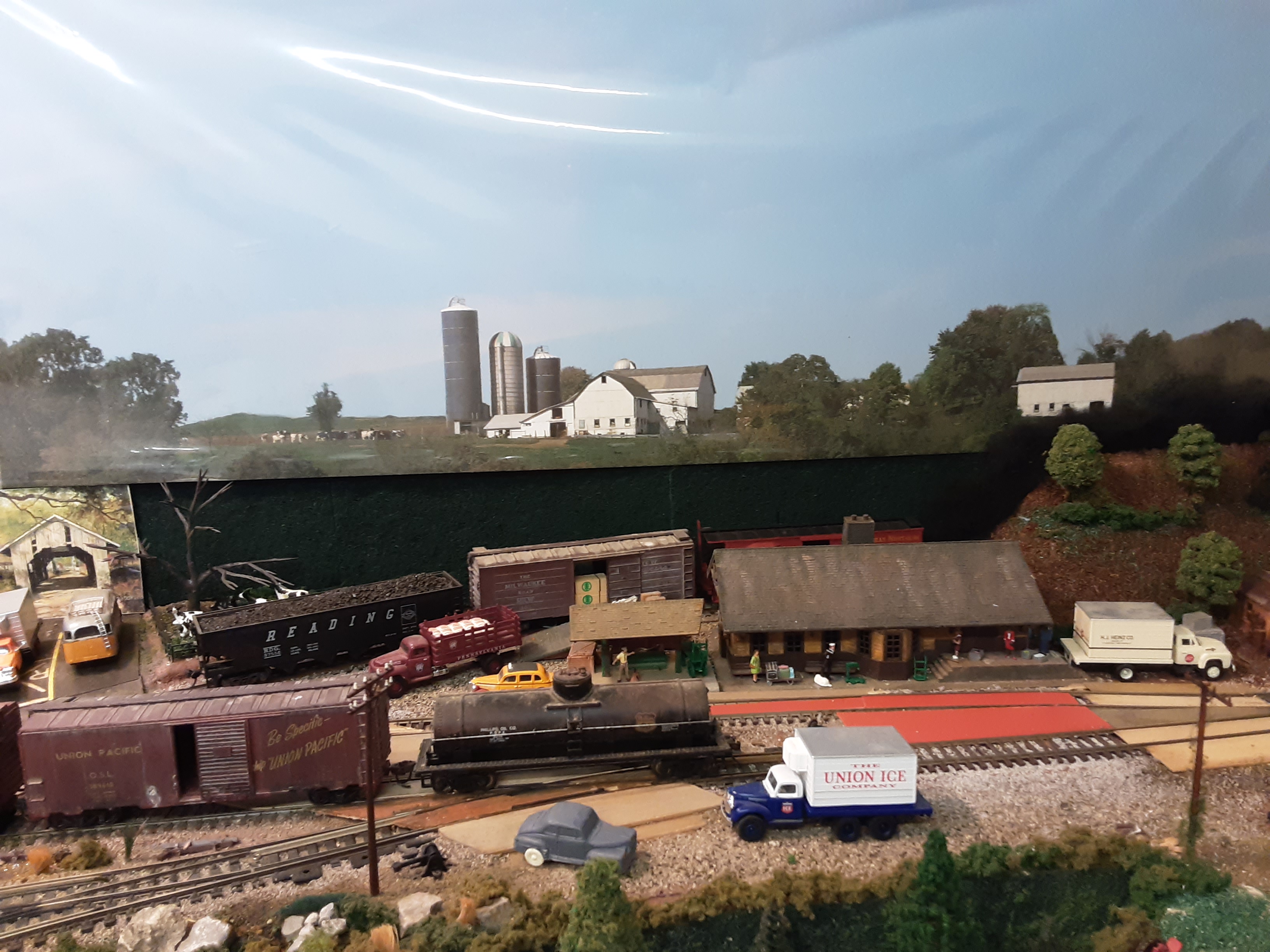 Adding Depth to Your Model Train Layout by Using Flats on the Backdrop ...