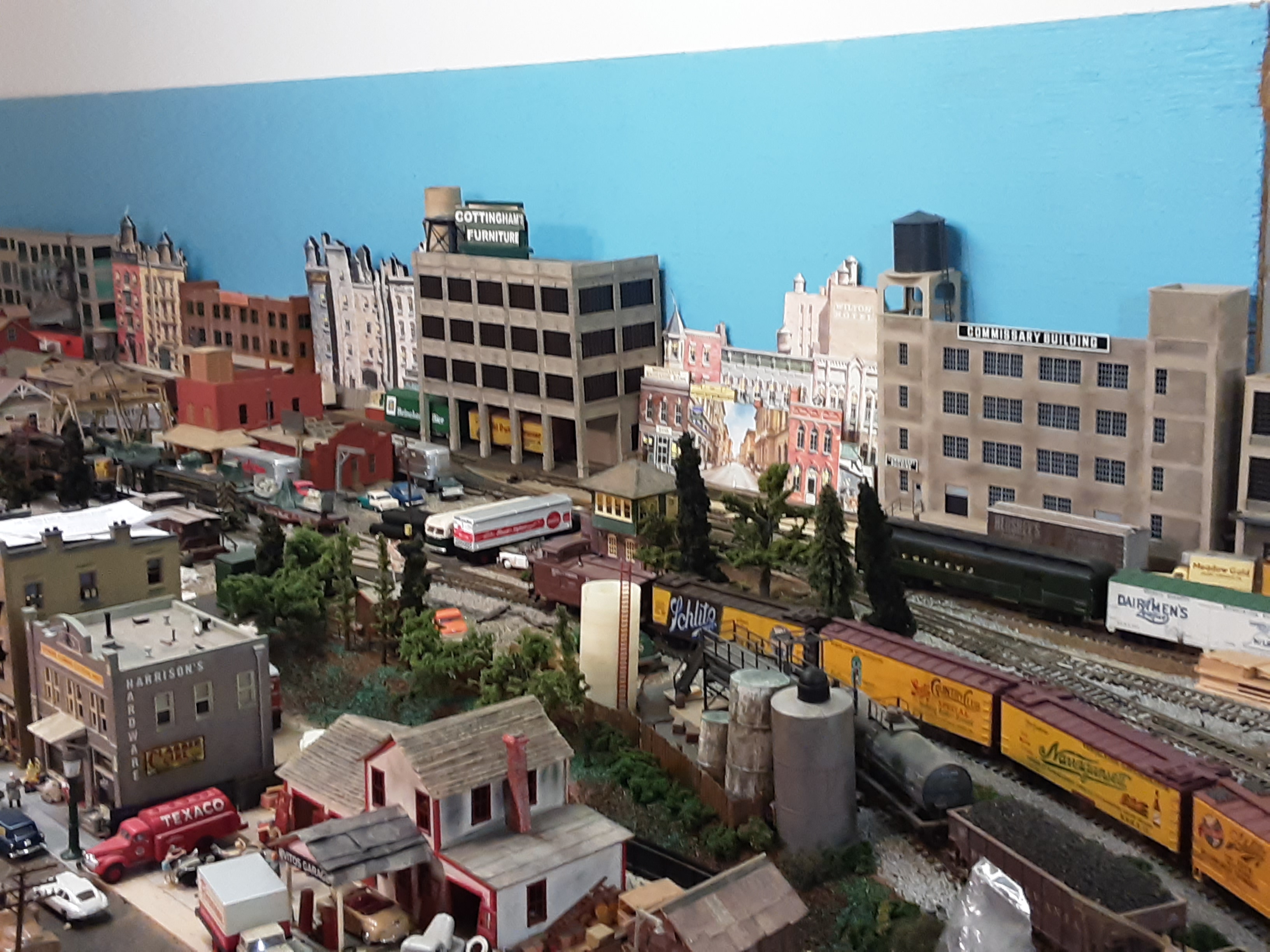 Adding Depth to Your Model Train Layout by Using Flats on the Backdrop ...